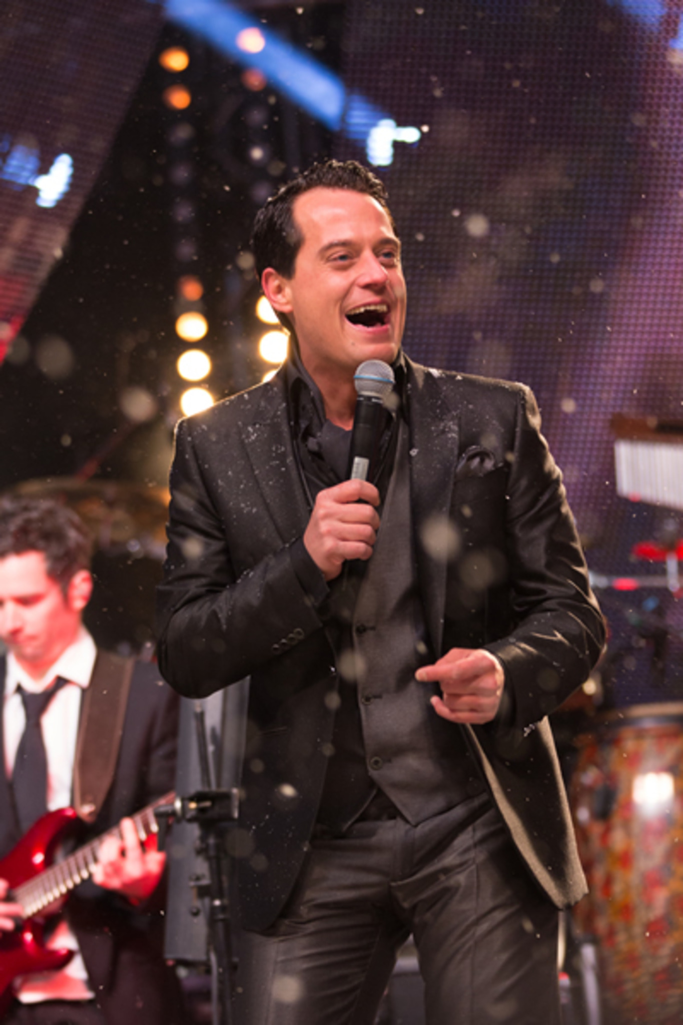 Dancing Star Gregor Glanz singt bei Swing in the Fields am Irg-Hof - Ried