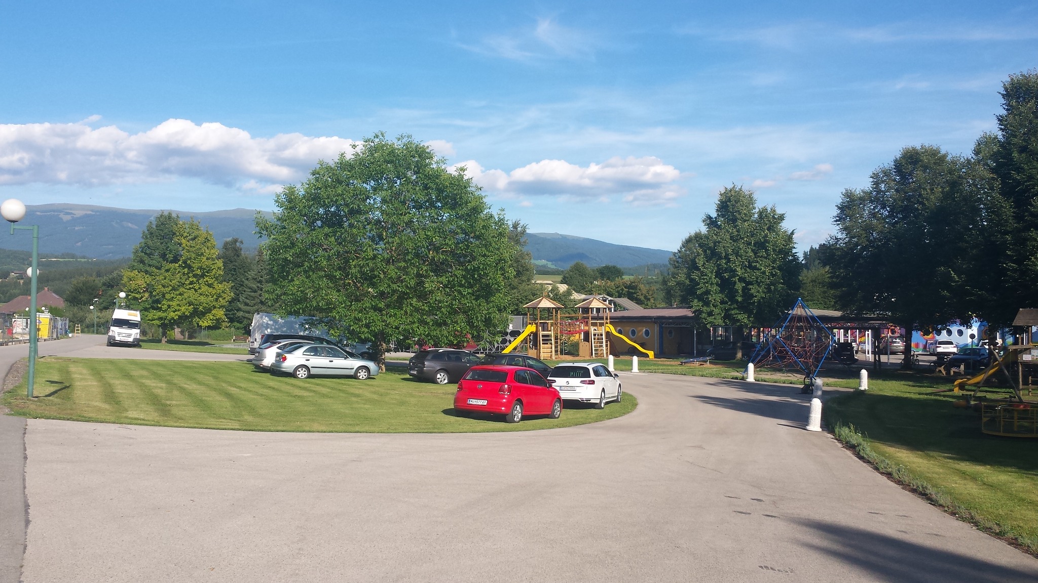 Parkplatzsituation beim Freibad Althofen regt Bürger auf - St. Veit
