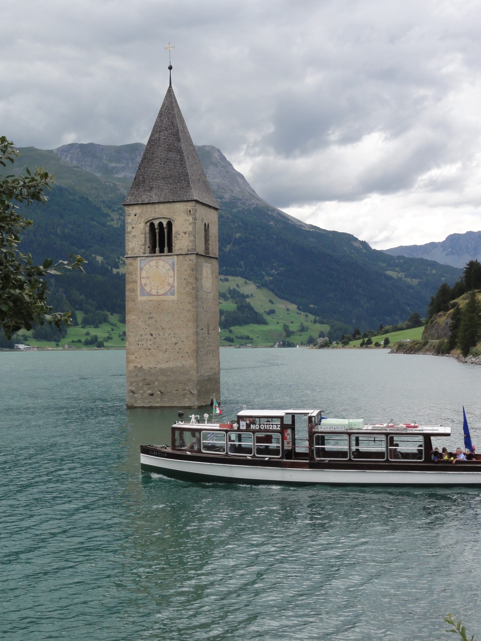 Schiffahrt am Reschensee - Landeck