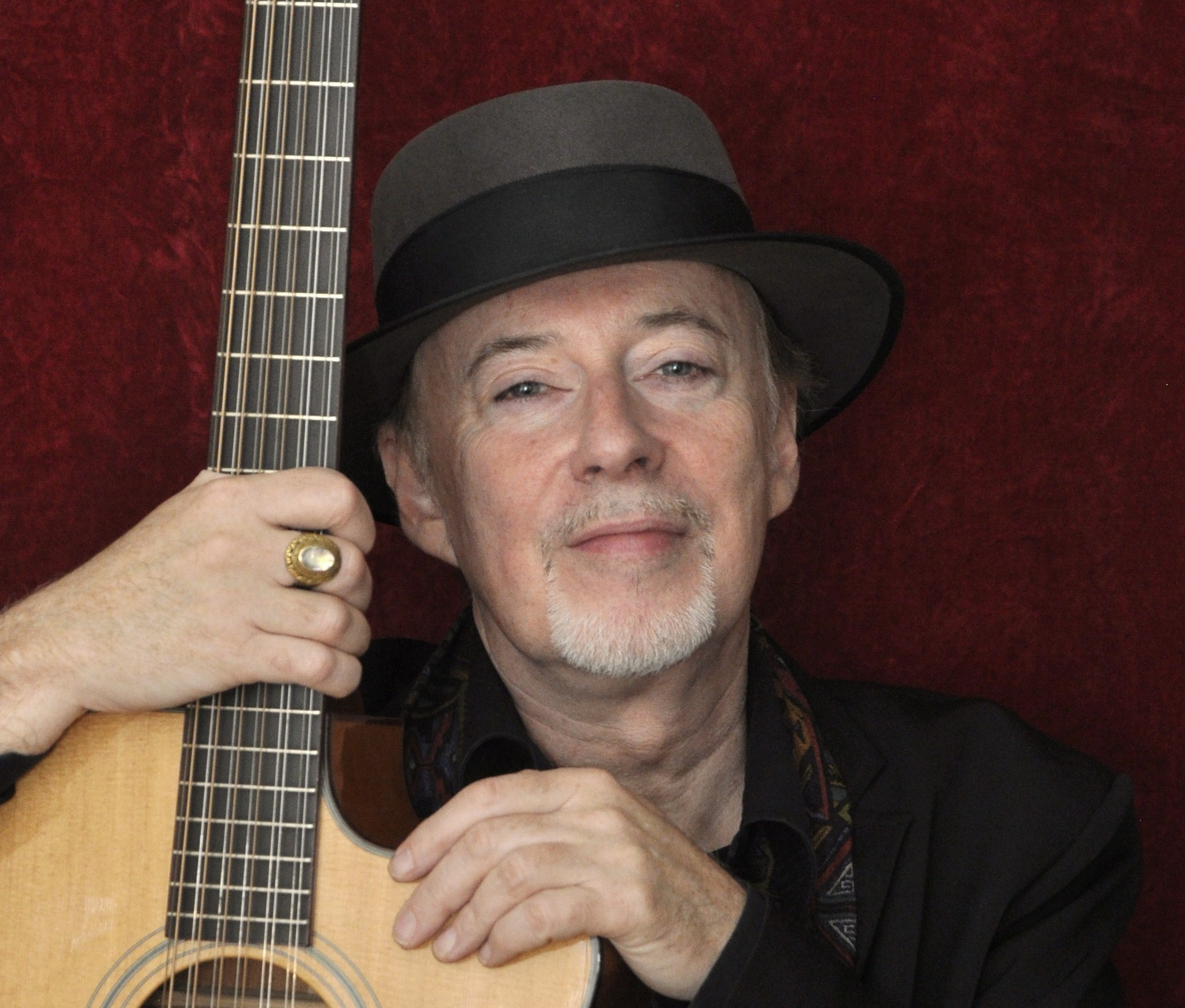 Songwriter und Gitarrist Michael Phillips live am Spittelberg - Neubau