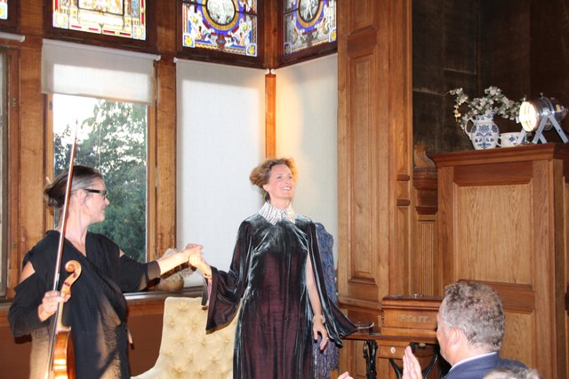 Uraufführung: Maxi Blaha hauchte Emilie Flöge Leben ein - Vöcklabruck