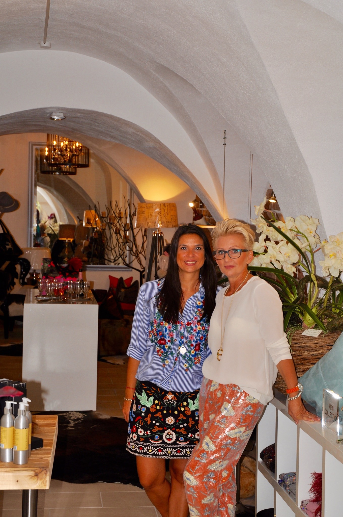 Fashionstore Sabine H.. Exquisites Ambiente, hochwertige Mode - Krems