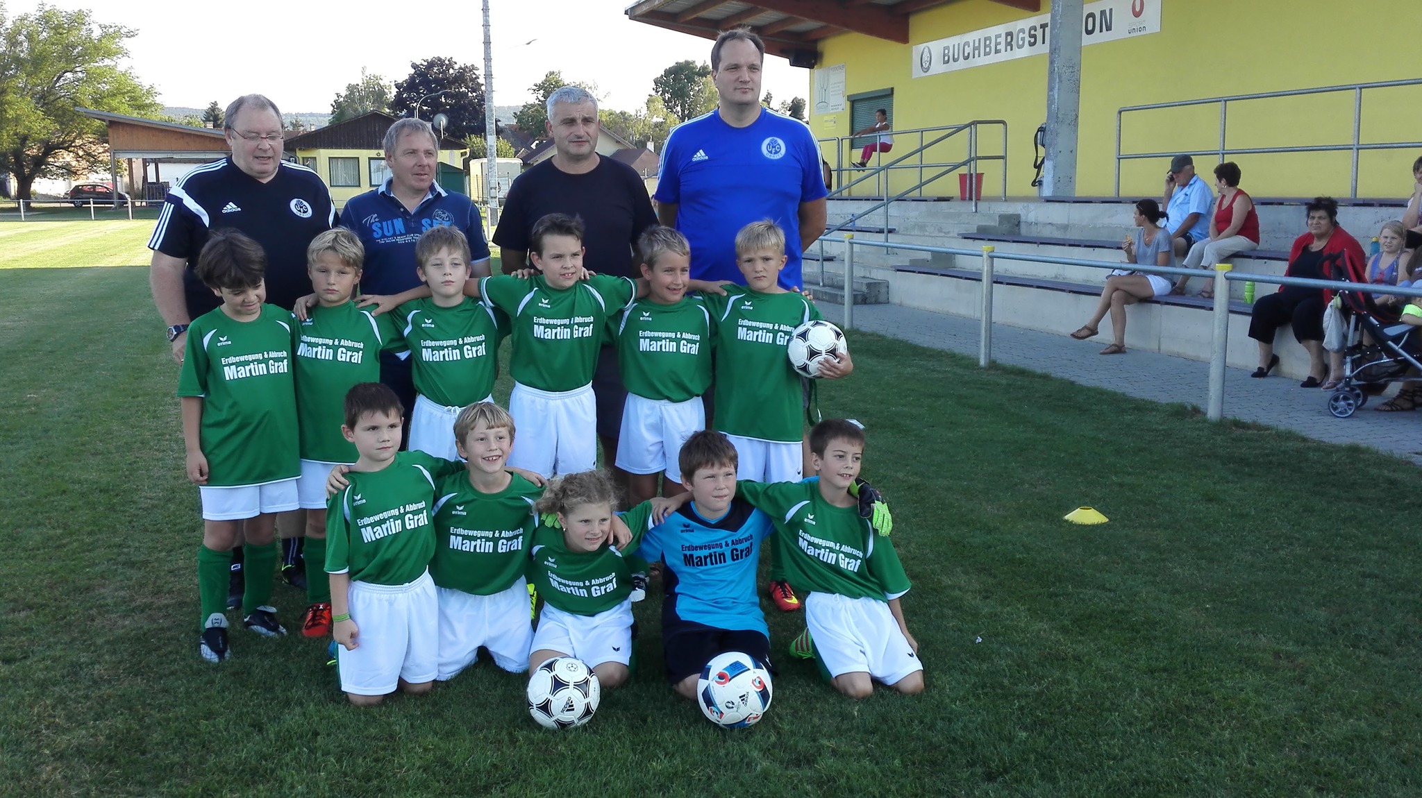 Neue Dressen für die U-9 Mannschaft des UFC Obritz - Hollabrunn