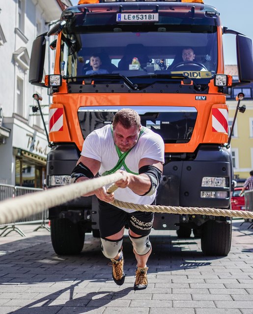 Stärkster Mann feiert in der HTL Anichstraße mit - Innsbruck