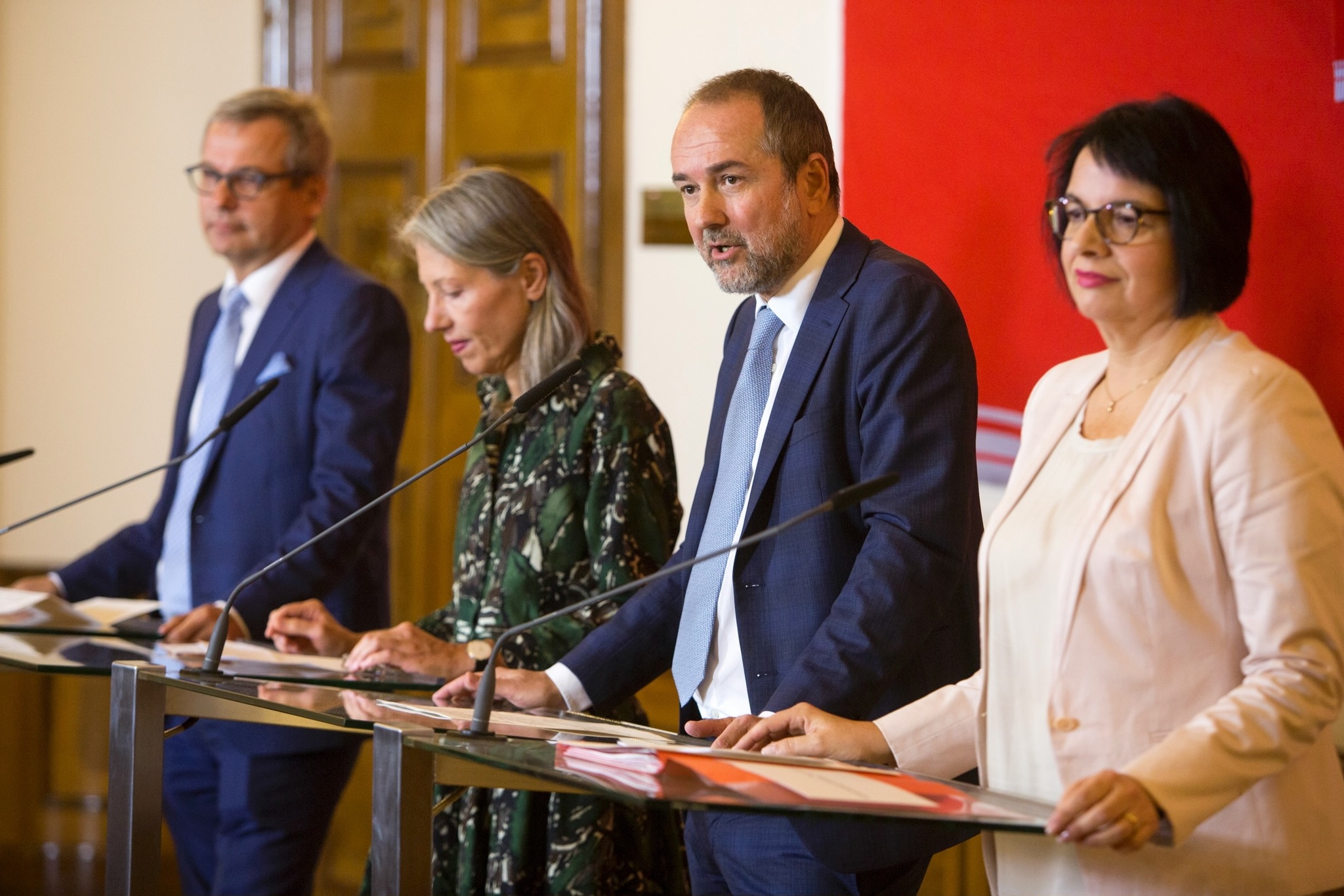 Stella Rollig und Wolfgang Bergmann stellen neue Leitung der Galerie ...
