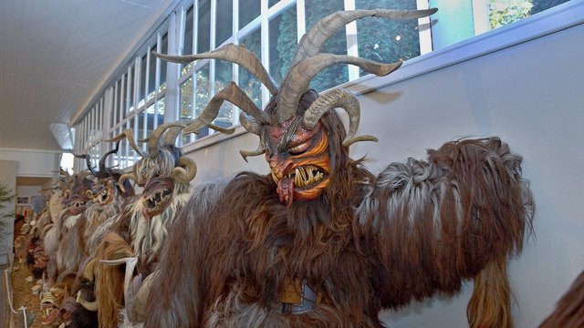 Eine TOP Maskenausstellung über 140 Krampus und Perchtenmasken waren im ...