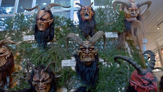 Eine TOP Maskenausstellung über 140 Krampus und Perchtenmasken waren im ...