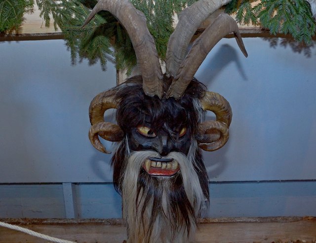 Eine TOP Maskenausstellung über 140 Krampus und Perchtenmasken waren im ...