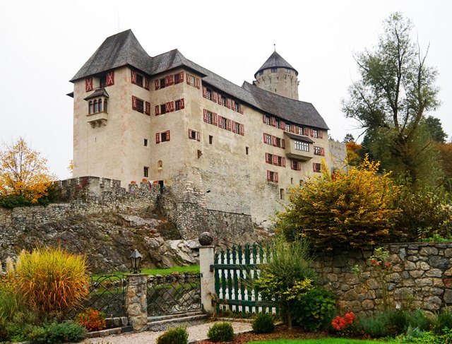 buntes "FARBENMEER" im Schloßpark Matzen ... - Kufstein