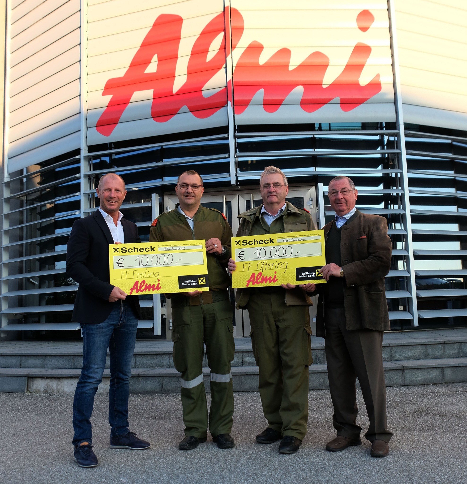 Firma Almi bedankt sich mit Spende bei Freiwilliger Feuerwehr - Linz-Land