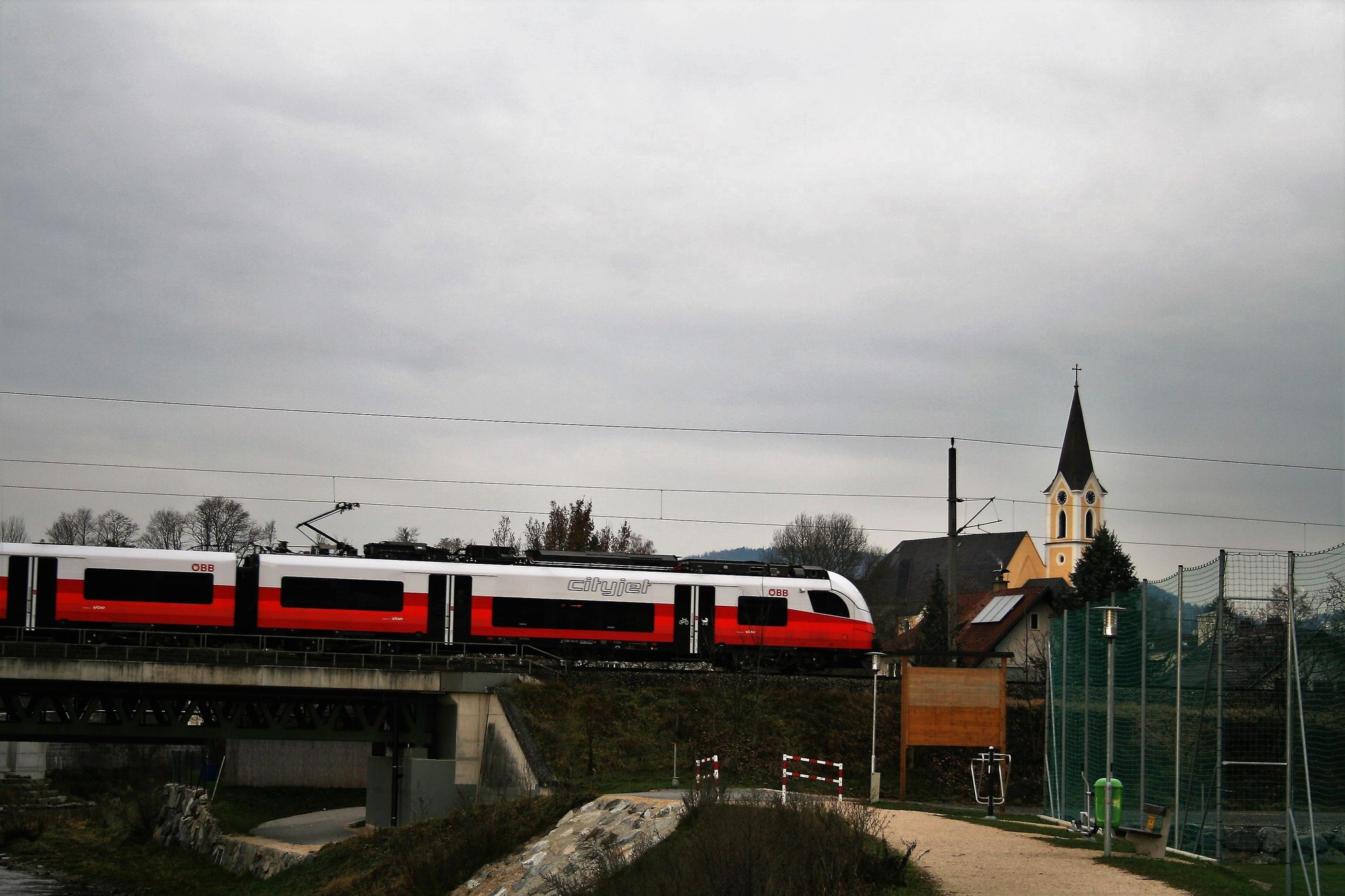 Schnellbahn: Neu im Takt mit der S3 - Perg