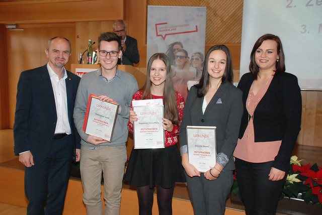 Anna-Maria Sagmeister vom ZBG Oberwart gewann mit Rede Thema "Wahlrecht ...