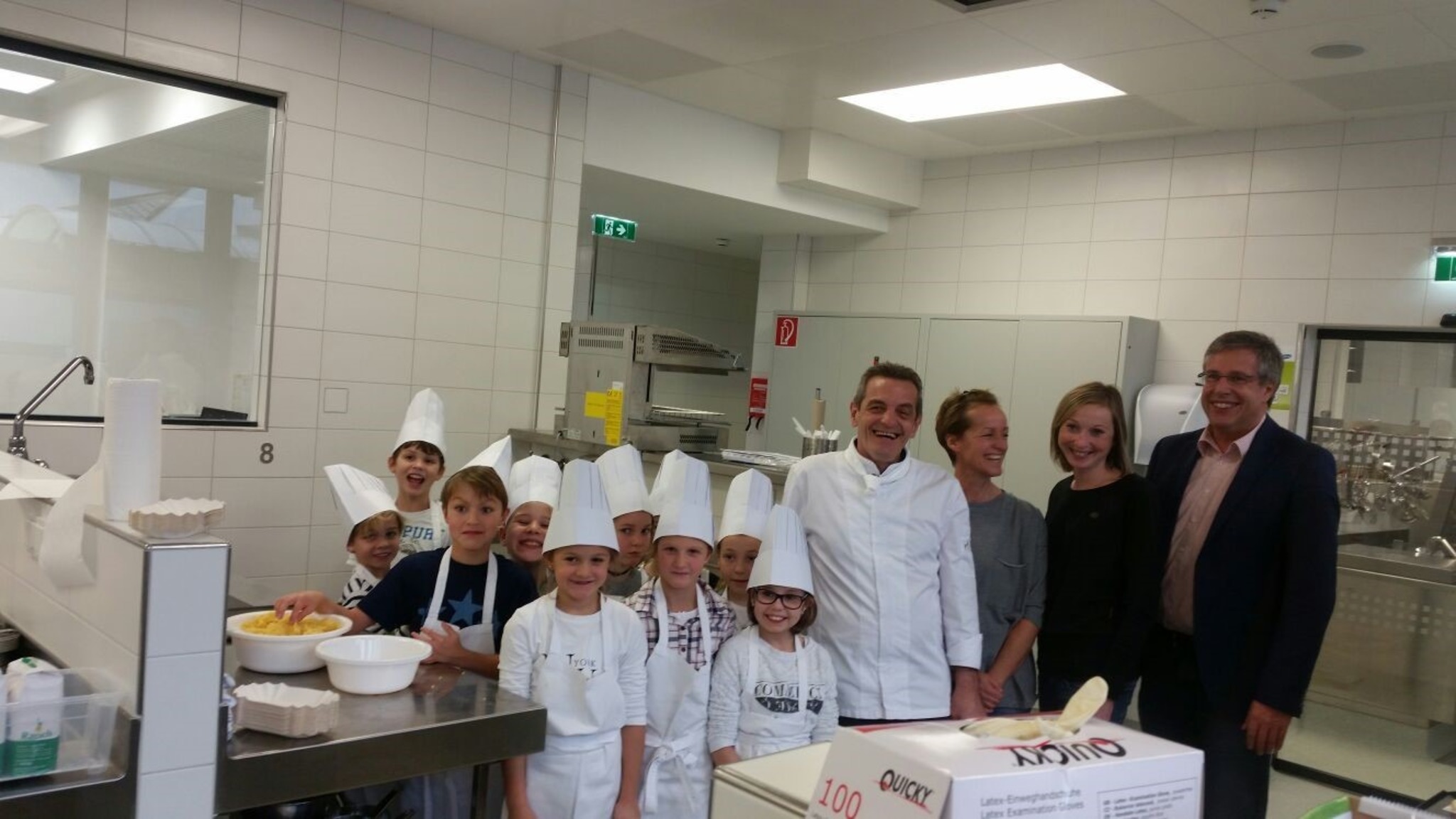 VS Zams zu Besuch in der Weihnachtsbäckerei - Landeck