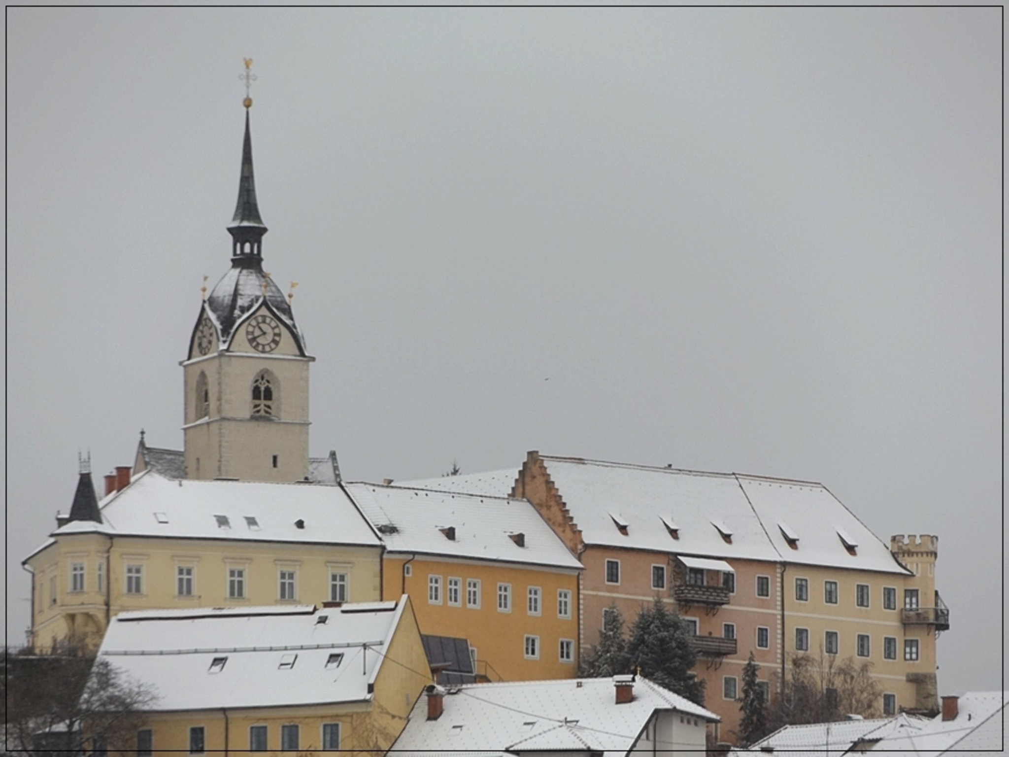 Blick Richtung Altstadt in Althofen mit einer kleinen Schneedecke - St ...