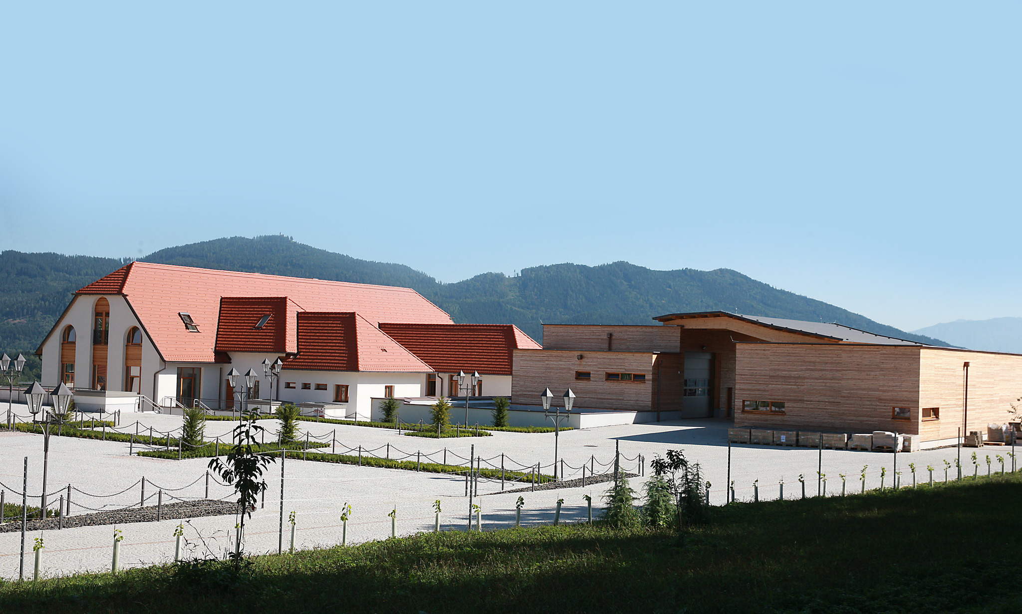 Weingut Burg Taggenbrunn: Am 1. Mai öffnen Heuriger und Hotel! - St. Veit