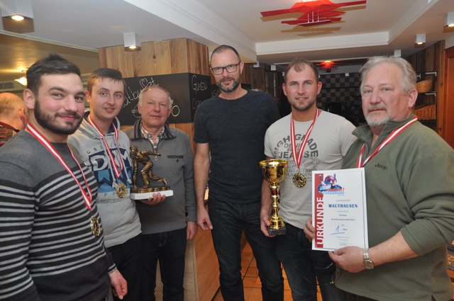 Moarschaft aus Mauthausen siegte bei Eisstock-Bezirksmeisterschaft der ...