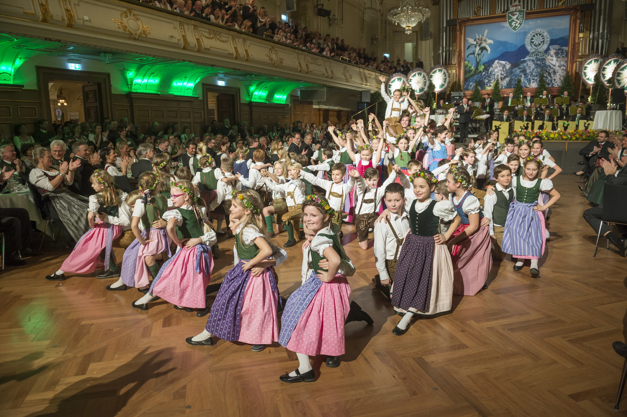 Der 117. Oberlandlerball im Grazer Congress: "G’sund!" im Takt der ...