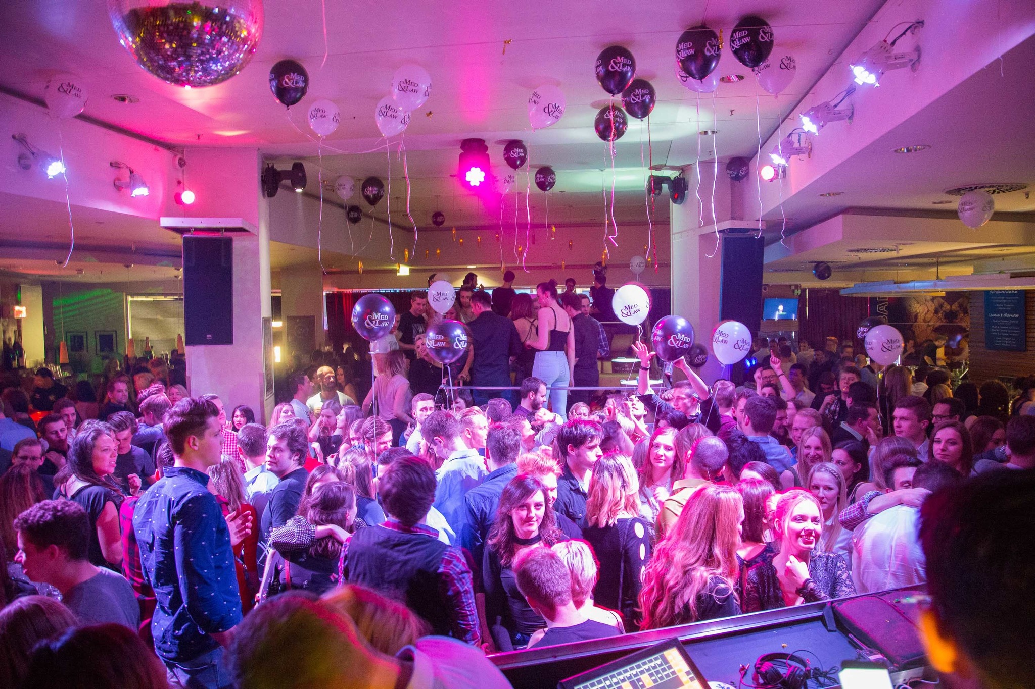 Aufnahmestopp beim Med&Law-Clubbing in der Remembar - Linz