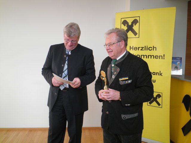 Ehrung des ÖKB Sierndorf in der Raiffeisenbank Stockerau - Korneuburg