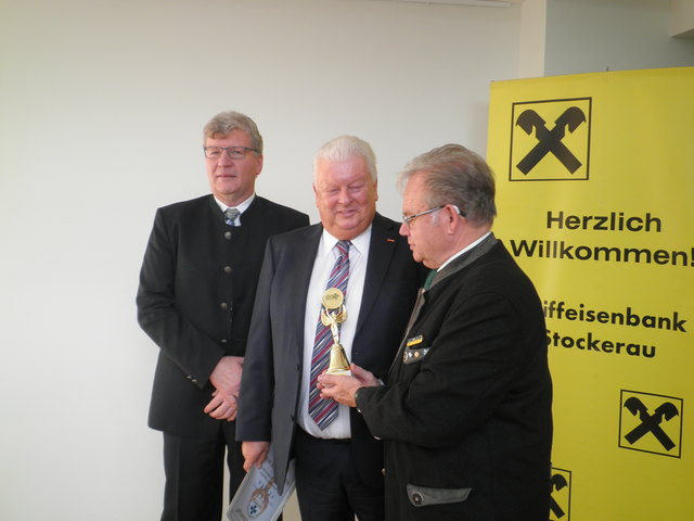 Ehrung des ÖKB Sierndorf in der Raiffeisenbank Stockerau - Korneuburg