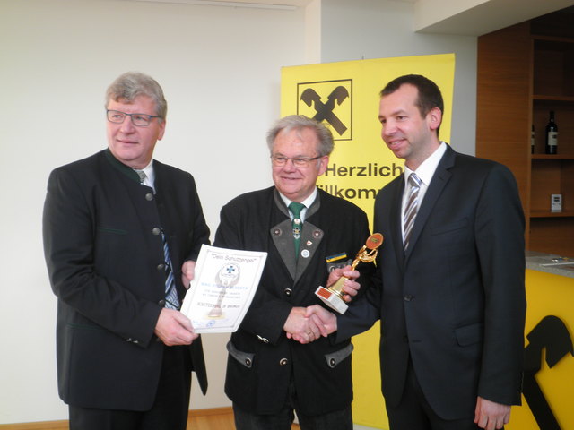 Ehrung des ÖKB Sierndorf in der Raiffeisenbank Stockerau - Korneuburg