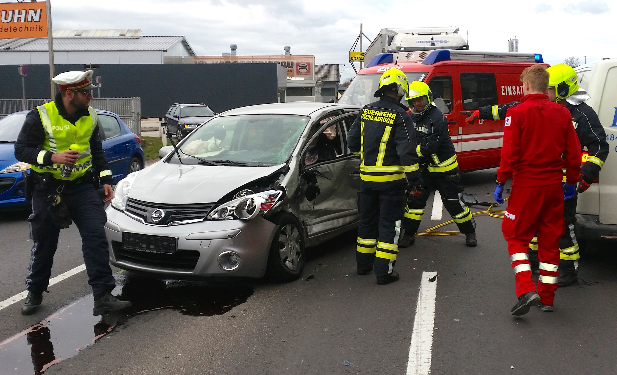 Beim Einbiegen von Lkw gerammt - Vöcklabruck