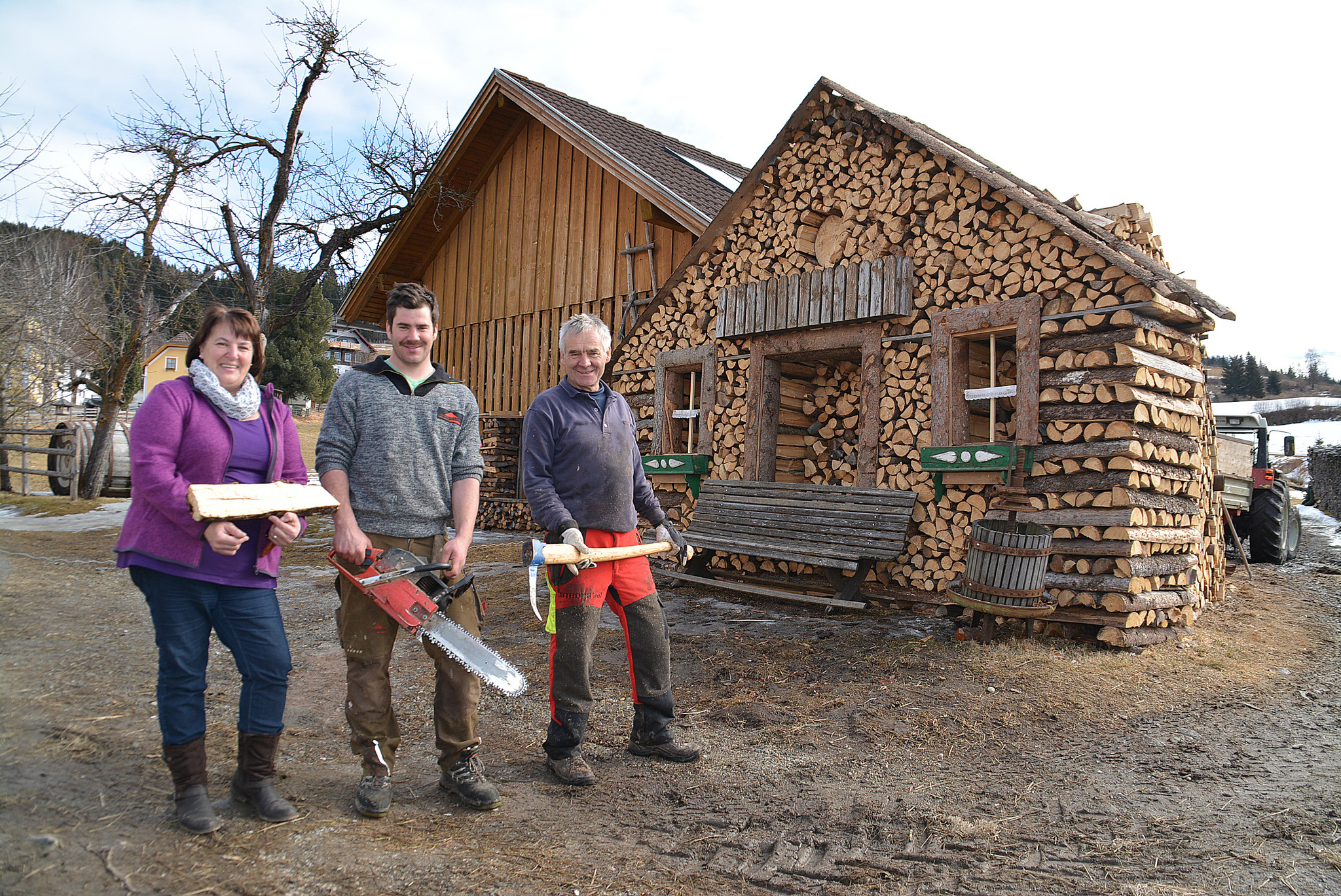 Das kunstvolle Holzscheit-Haus wird im Winter brennen - Lungau