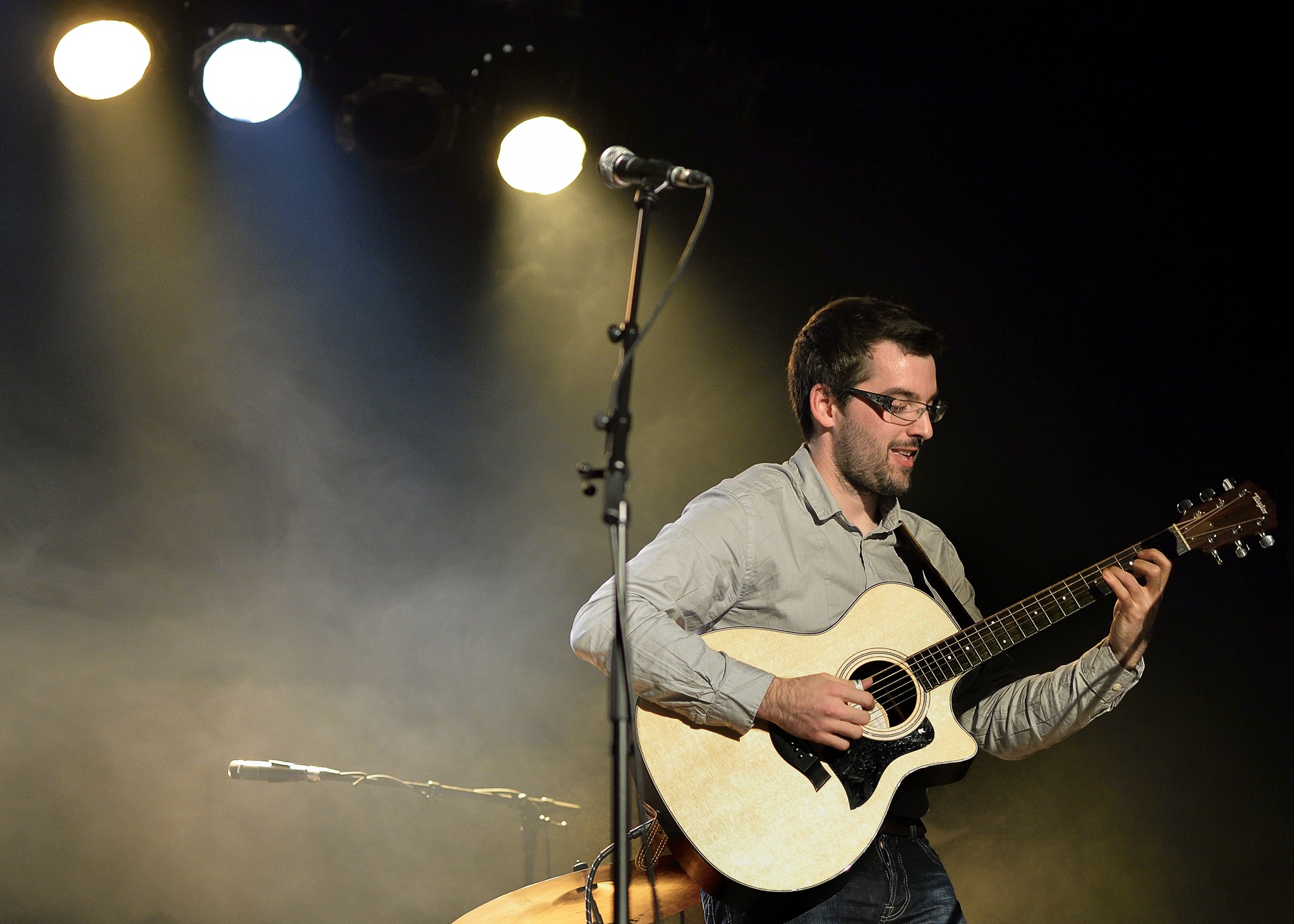 Nico G - Acoustic Guitar - Josefstadt