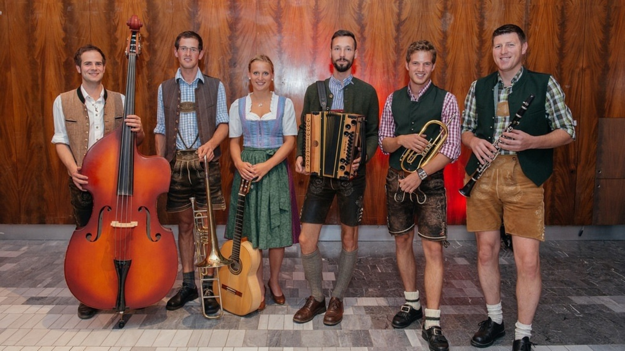 Salzburger Straßenmusik: Pongauer Sonntagsmusi am Max Reinhard Platz ...