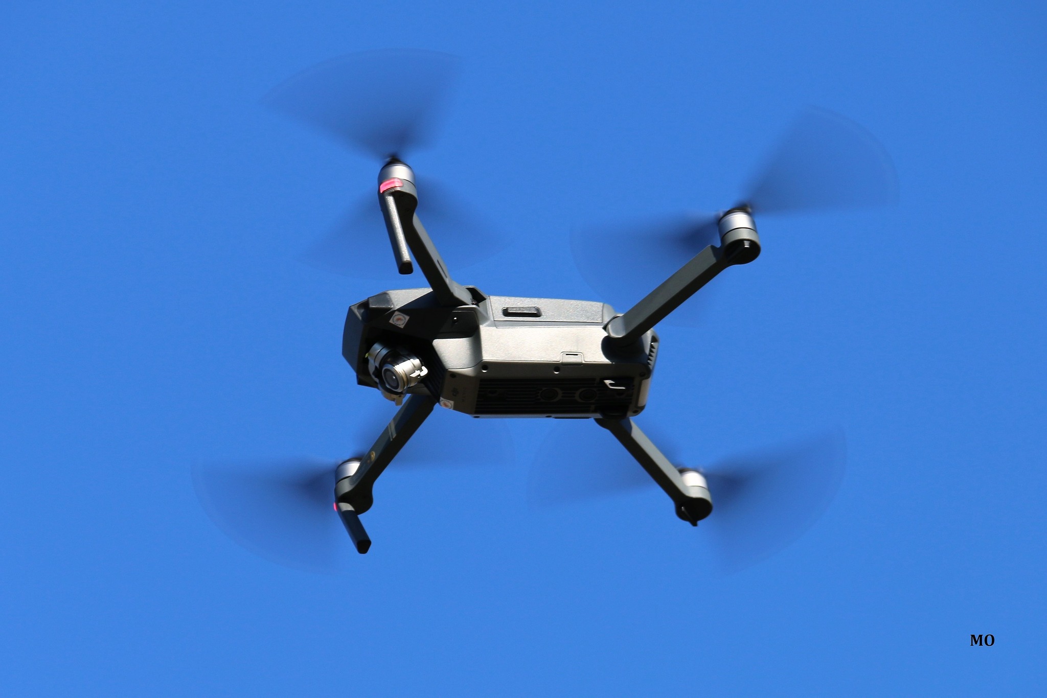 Drohne - Quadrocopter - Landstraße