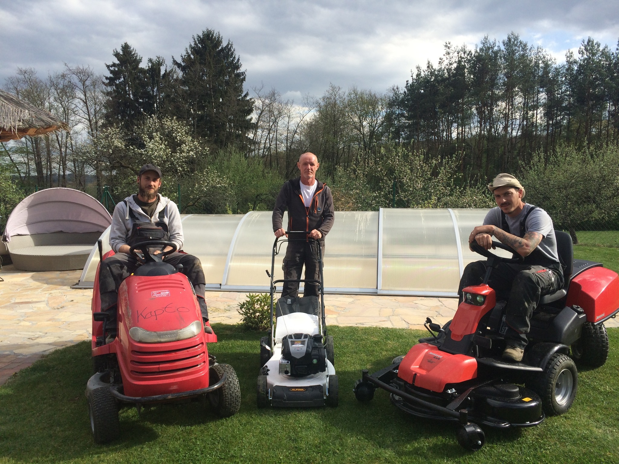 Profis mähen gegen freiwillige Spende - Hartberg-Fürstenfeld