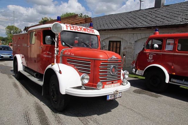 Feuerwehr-Oldtimer auf Ausfahrt - Steyr & Steyr Land