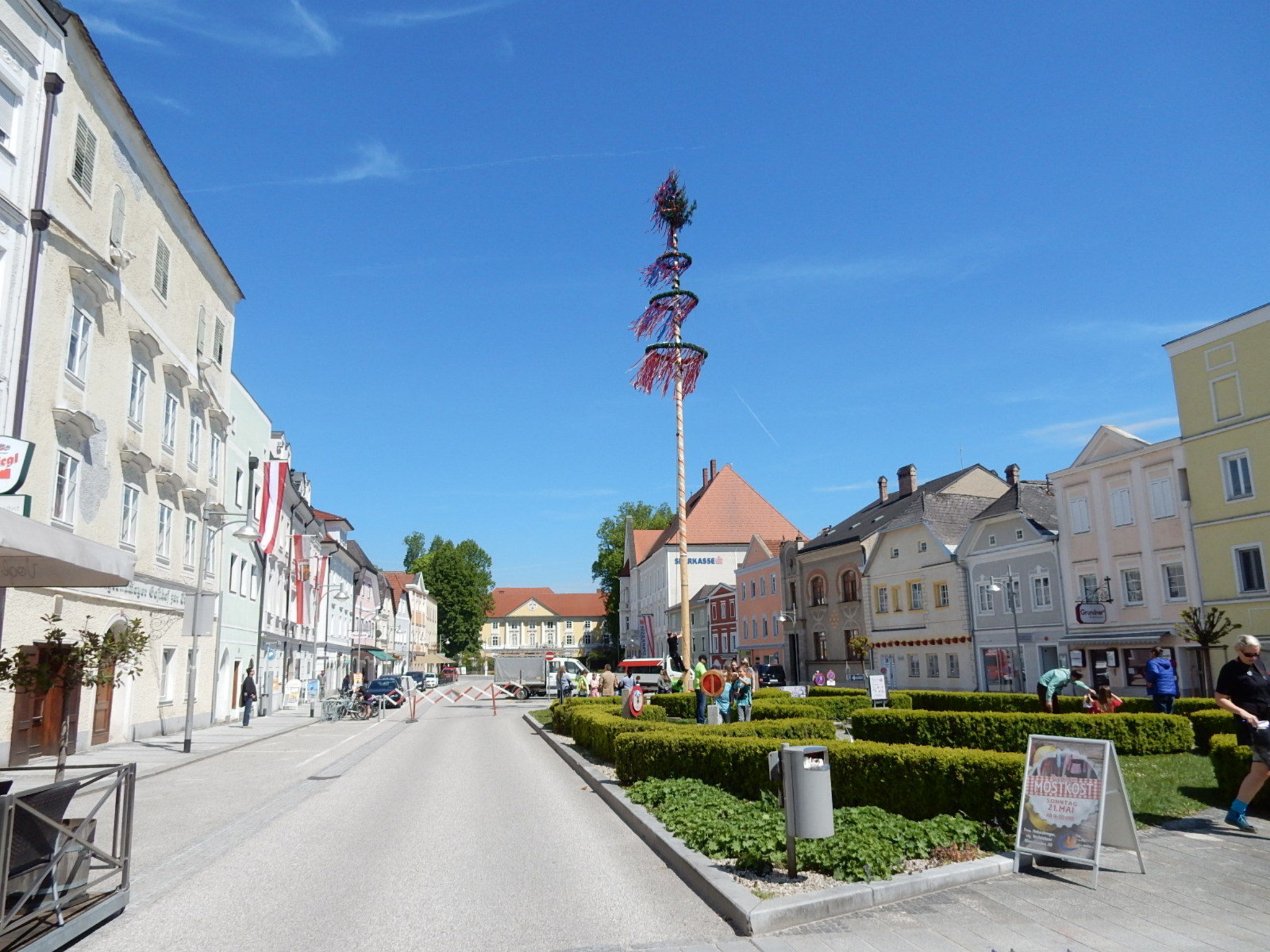 Stadtgemeinde Eferding löst Maibaum aus - Grieskirchen & Eferding