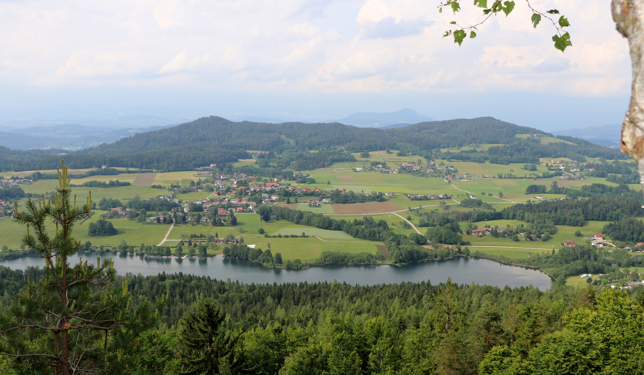 Blick vom Plöschenberg auf den Rauschelesee - Klagenfurt Land