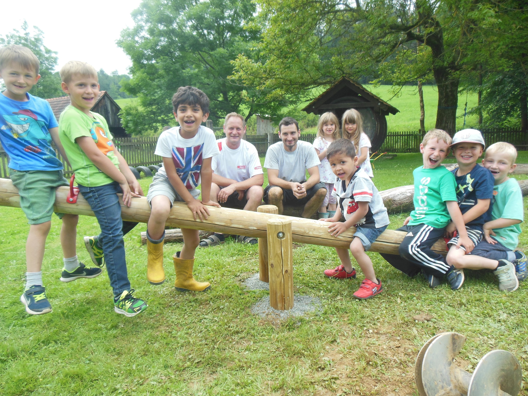 Eine Wippe als Geschen an den Kindergarten Eibiswald West ...
