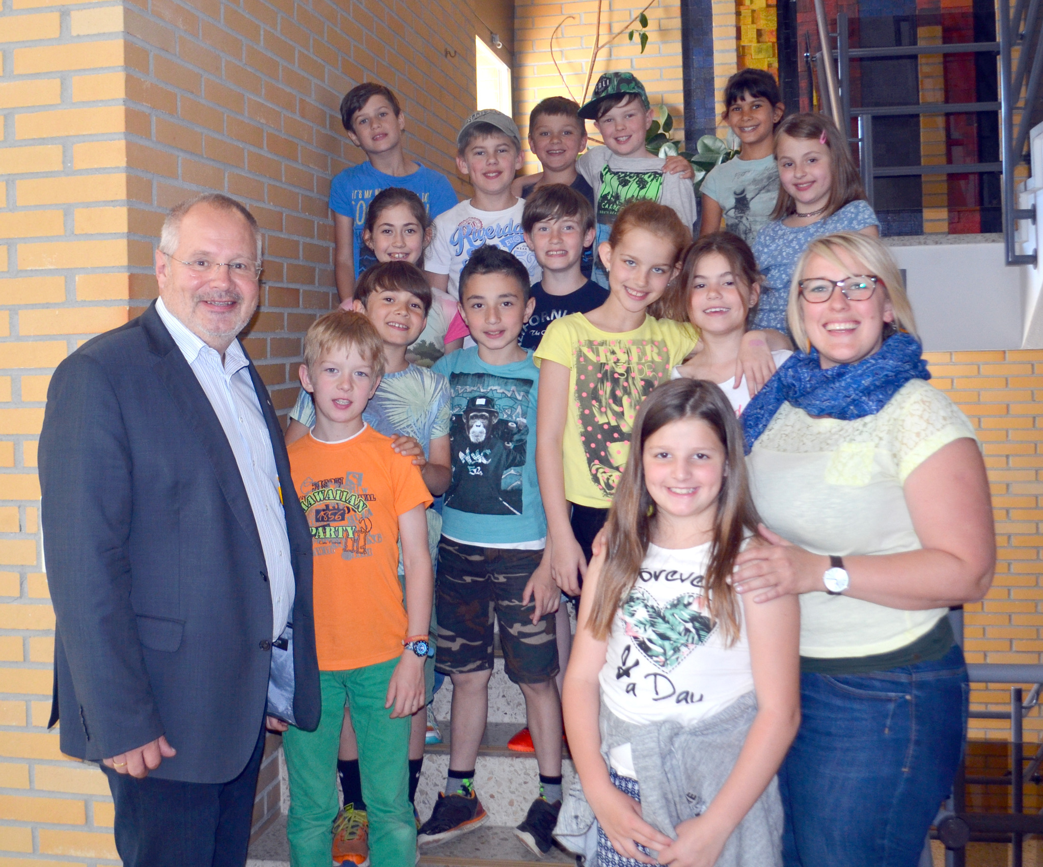 Die 3. Klassen der Volksschule besuchten unseren Bürgermeister ...