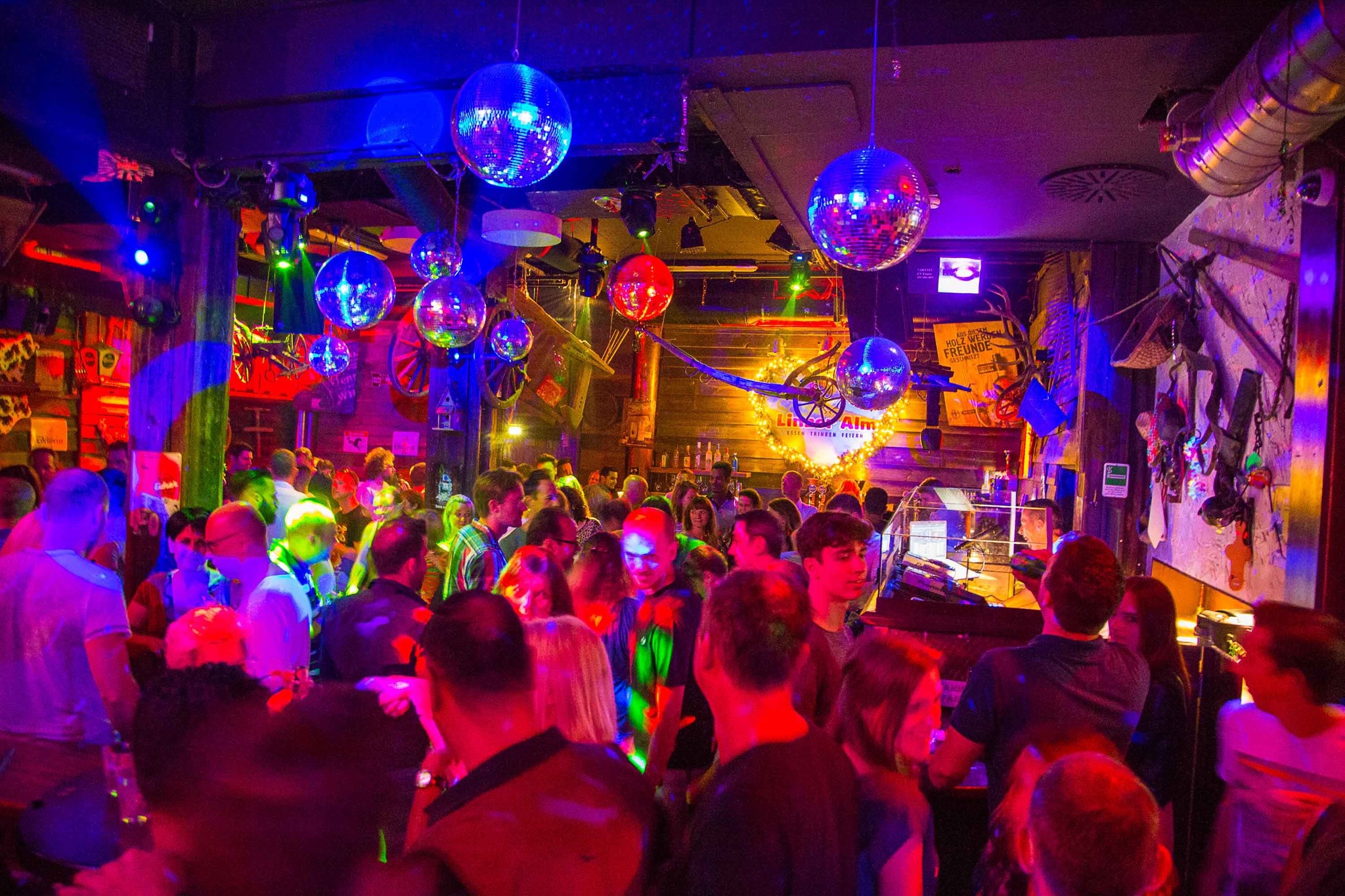 In der Linzer Alm ins Wochenende feiern - Linz