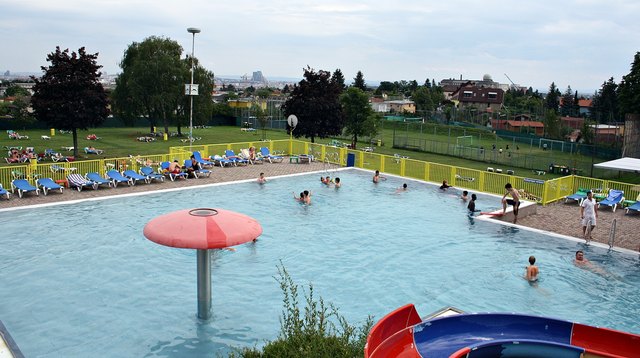 Ottakringer Bad: Badespaß mit Campingfeeling - Ottakring