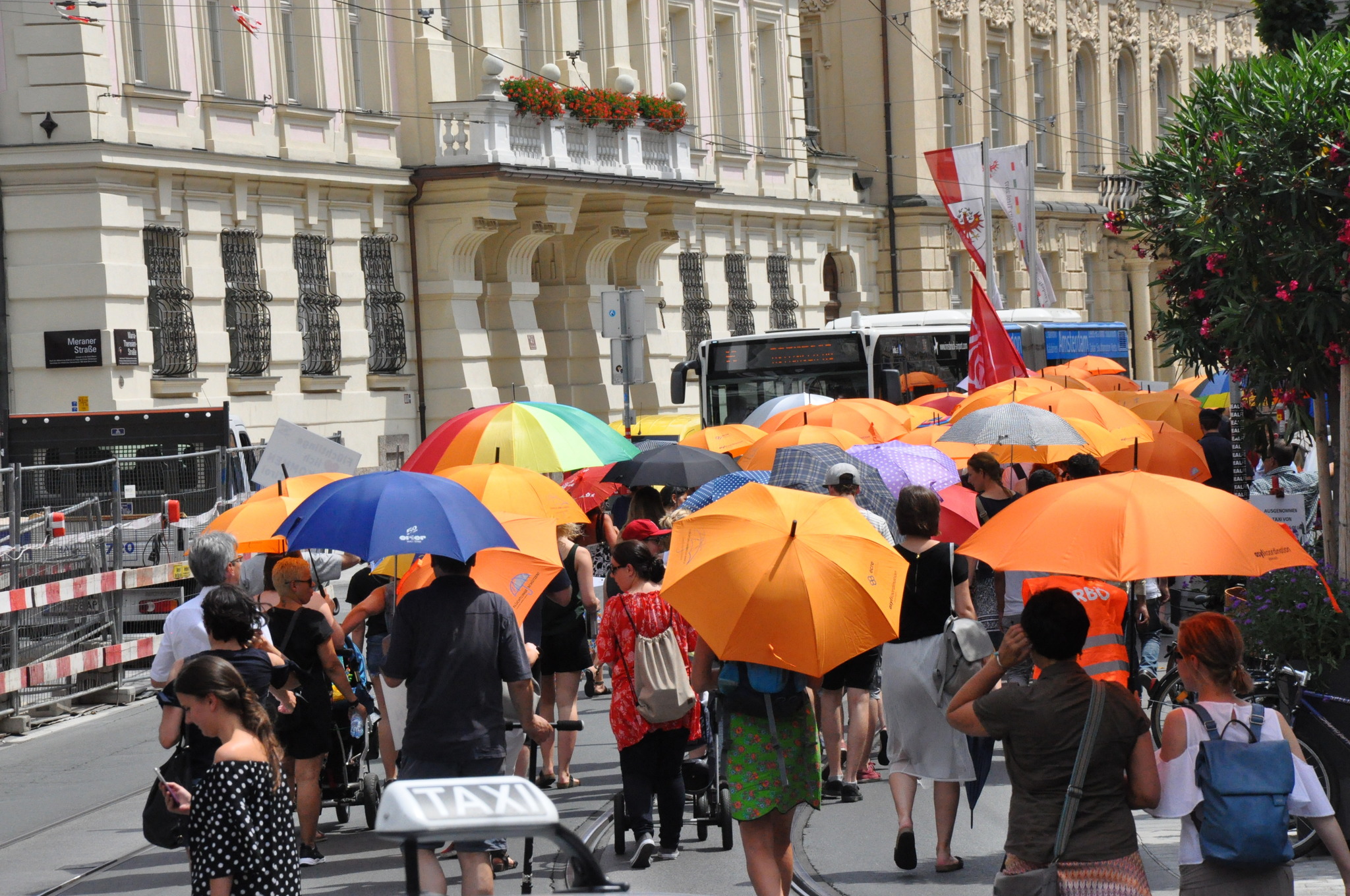Umbrella March - Wir bleiben solidarisch! - Innsbruck