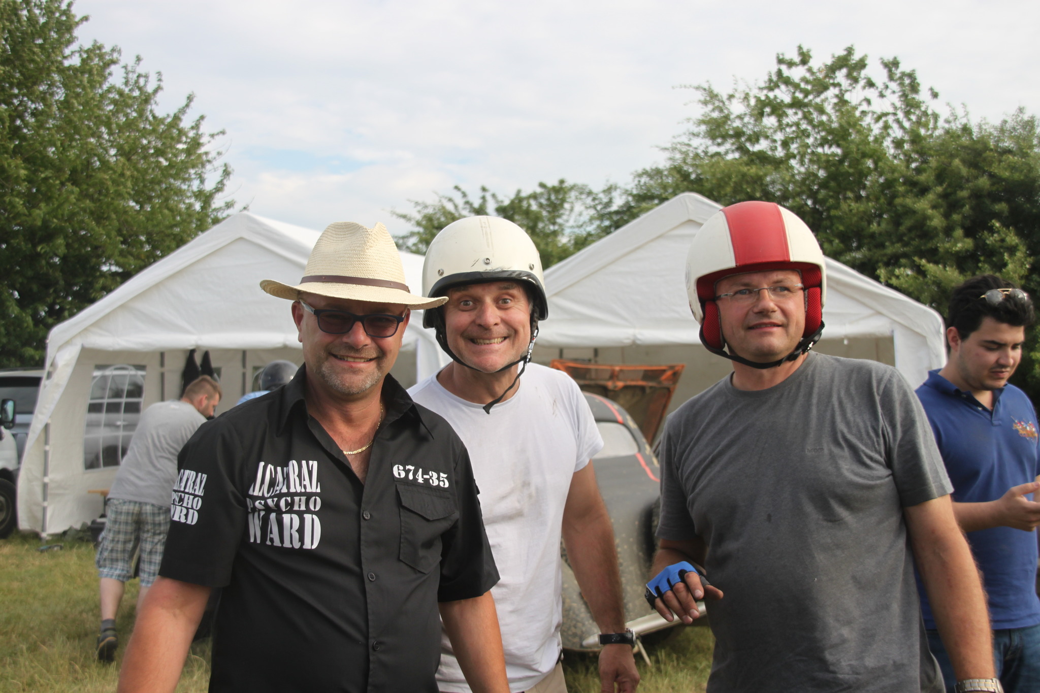 Volle Motivation beim Team Ecurie Animale auf Jaguar XJS. Martin Freund ...