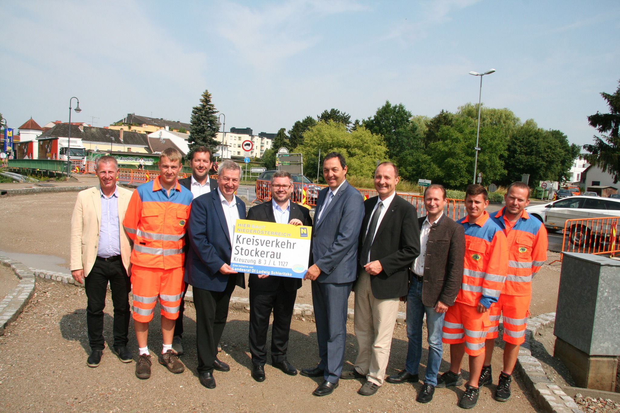 Bauarbeiten für Kreisverkehr Stockerau an der Kreuzung B3 /L1127 laufen ...