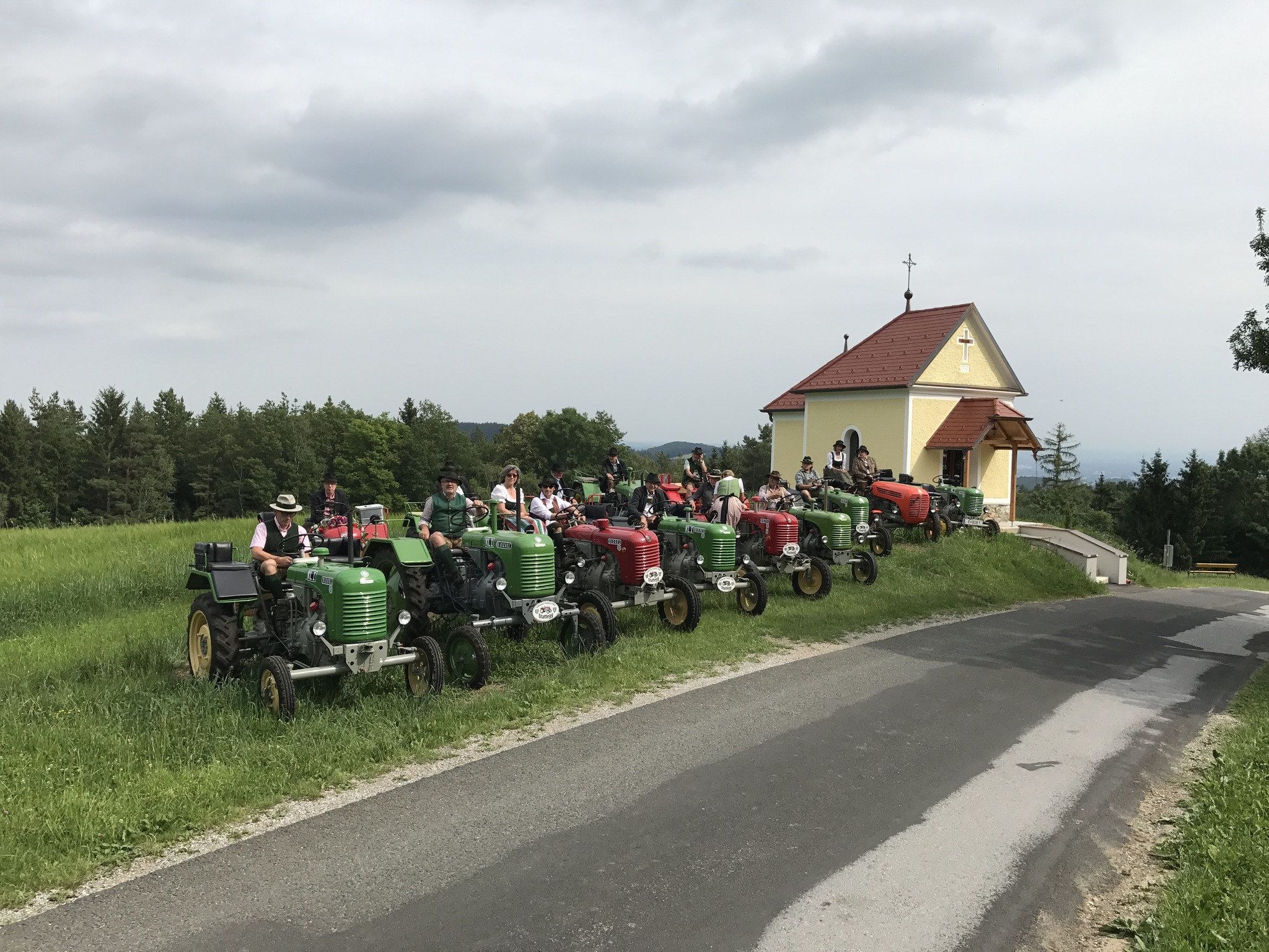 Oldtimer Traktor Club Stattegg feiert seine Patenkapelle - Graz-Umgebung