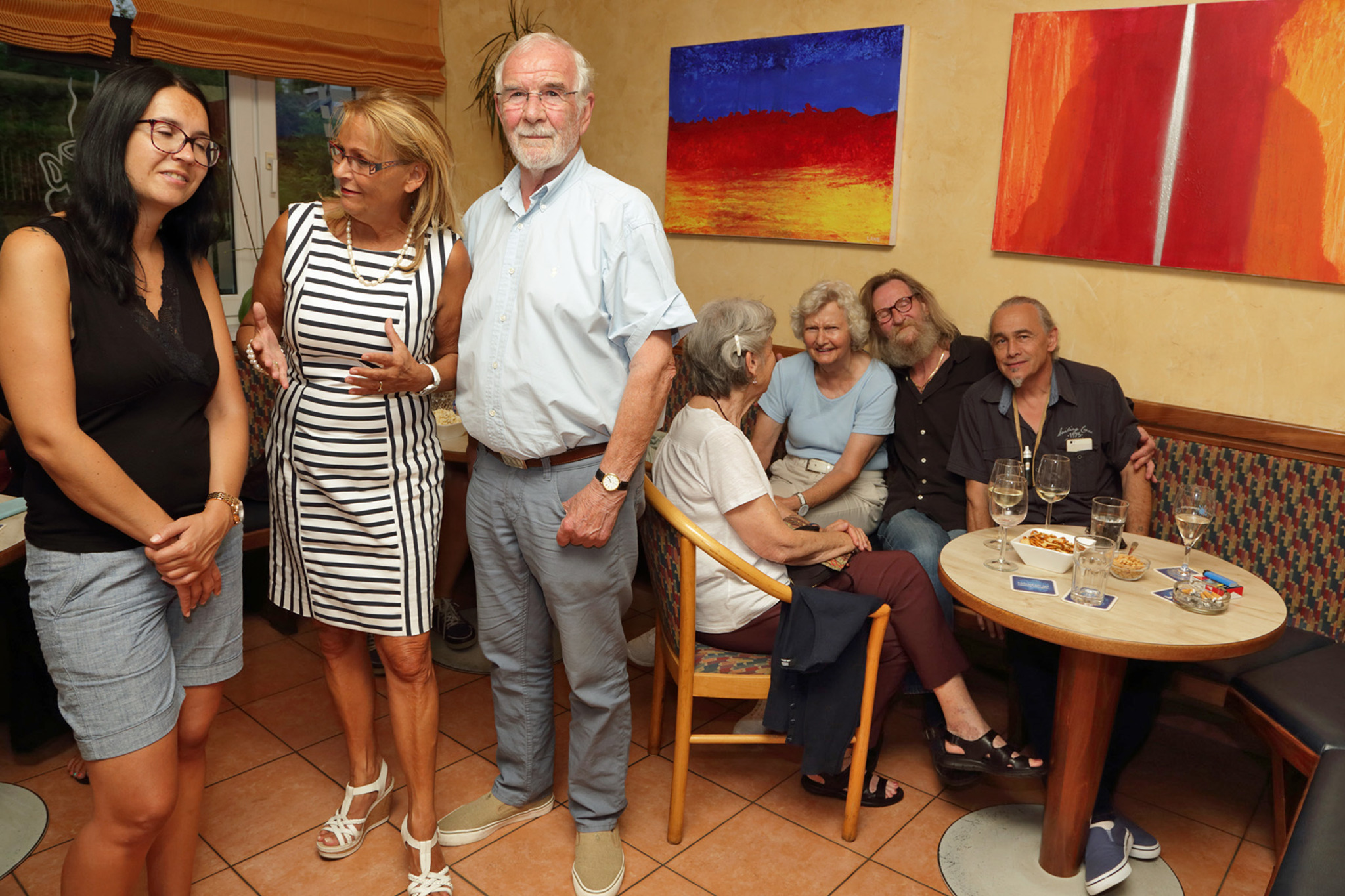 Vernissage Leslie Leonard Lane "Abstraktionen" im Cafe Helga - Klagenfurt
