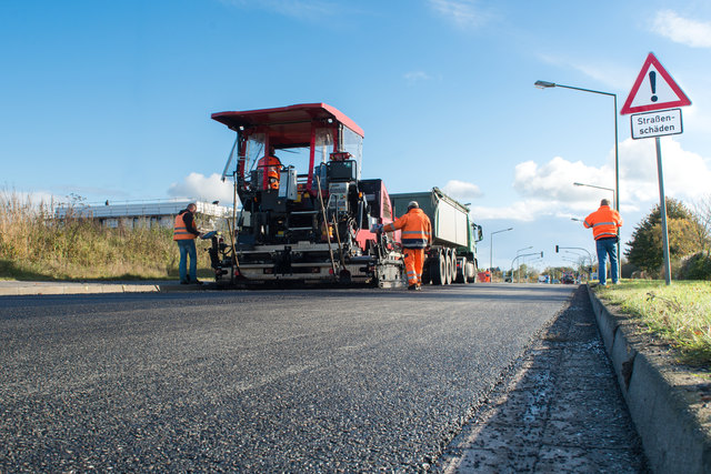 Straßenausbau: Beginn der Asphaltierungsarbeiten - Linz
