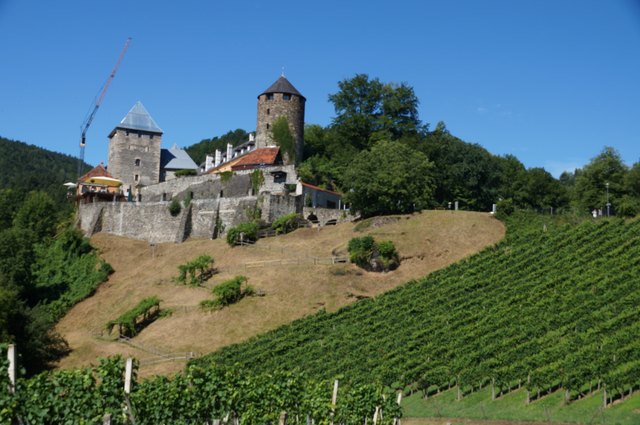 Die Burg Deutschlandsberg lädt zu einer einmaligen Aussicht ...