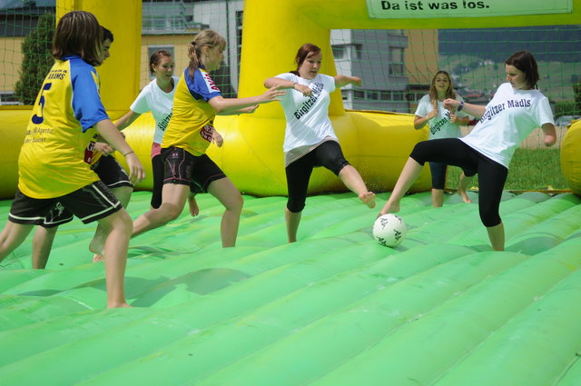 Spaß und Action beim "Soap Soccer" - Westliches Mittelgebirge