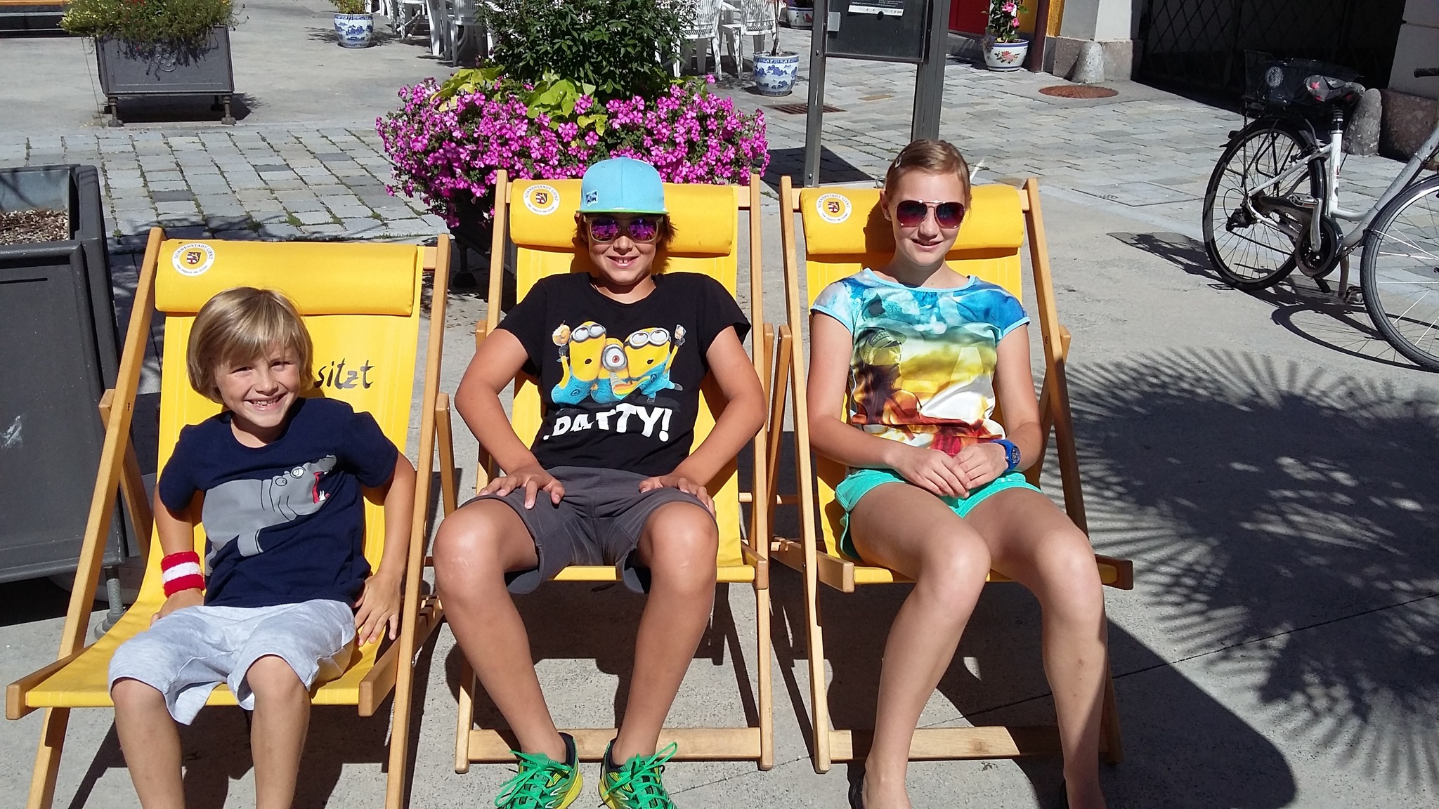 Rast von Nico - Elias und Anna in den Sonnenstadtlienzliegenstühlen ...