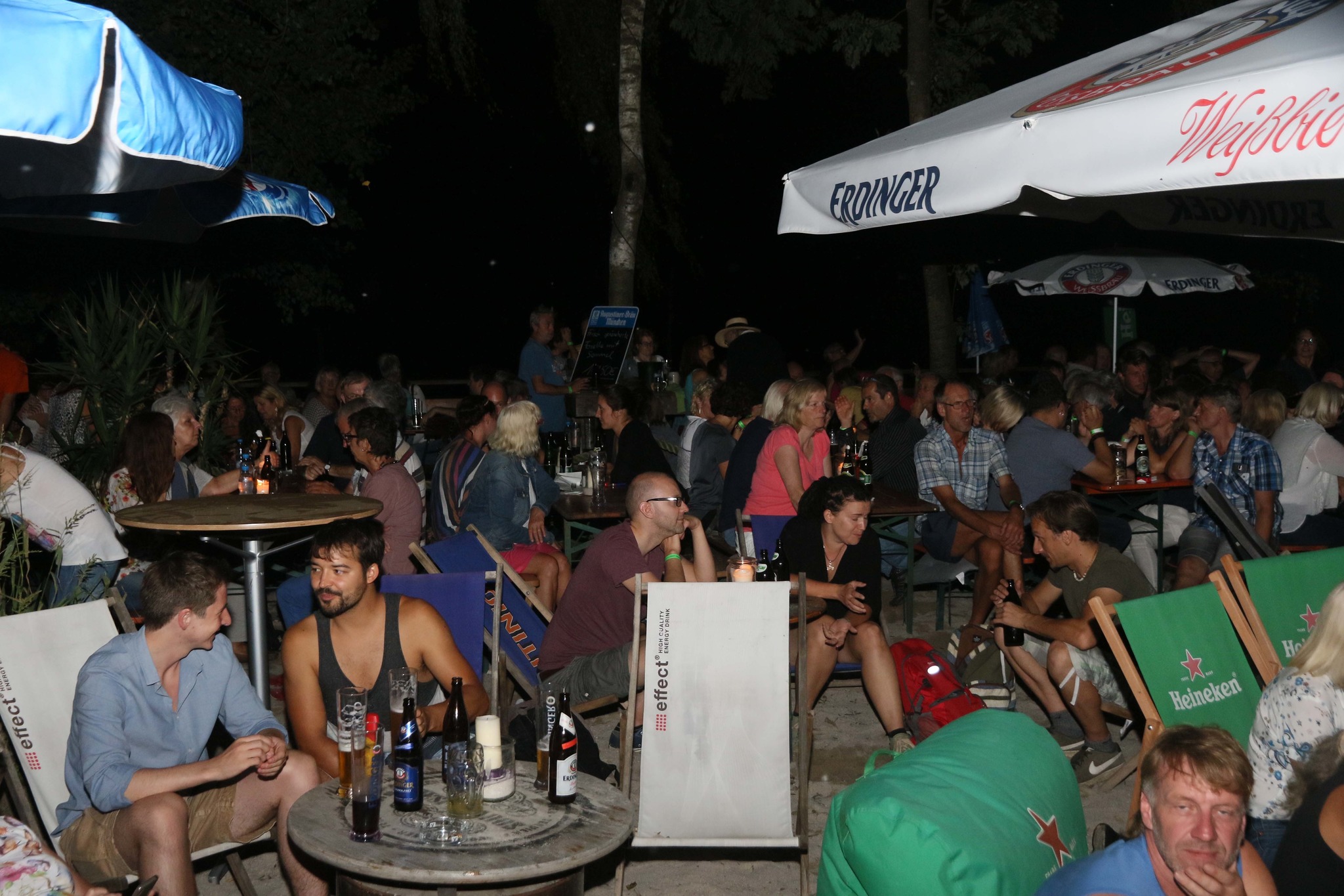 Open-Air-Konzert mit der "The Gentle Rooftop Band" kommt bestens an ...