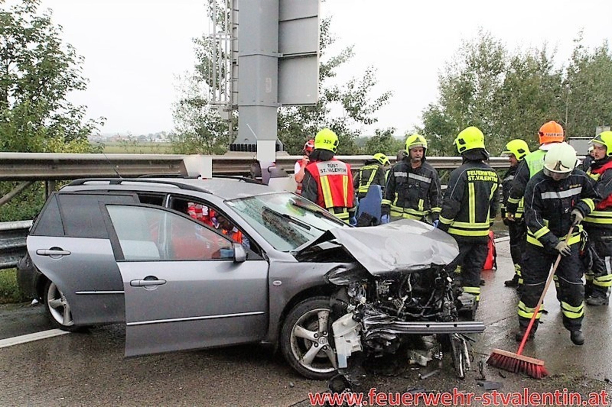 Mehrere Verletzte bei schwerem Verkehrsunfall auf der A1 bei Enns - Enns