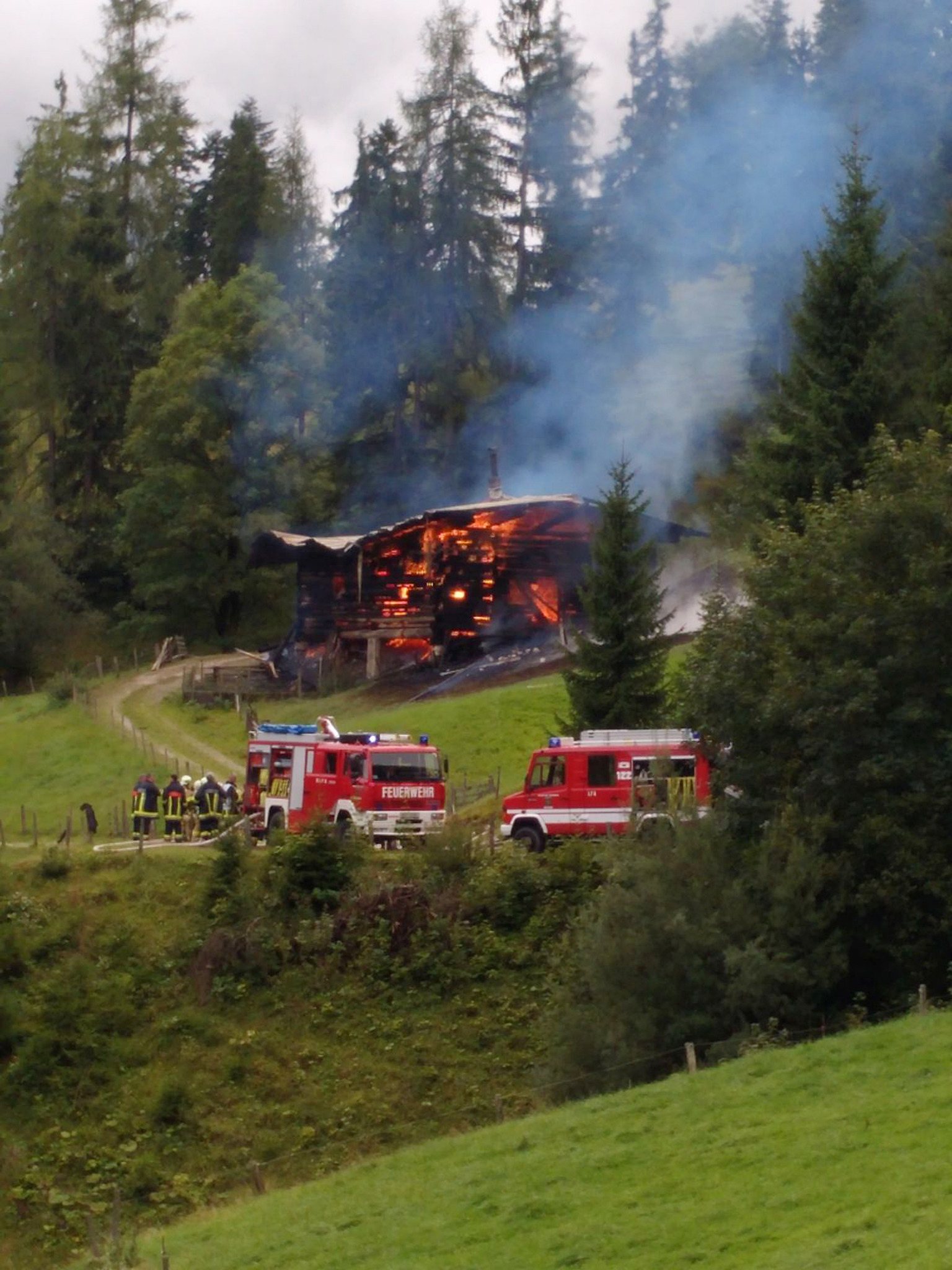 Zwei Verletzte nach Almhüttenbrand in Brandenberg - Kufstein
